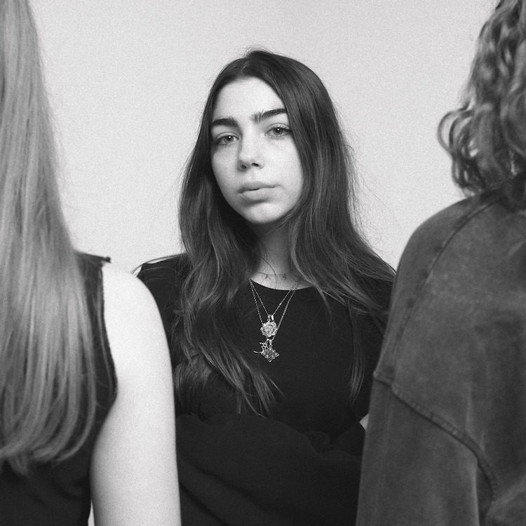 Ivana | Descubre el pop nostálgico y vulnerable de la artista mexicana ...